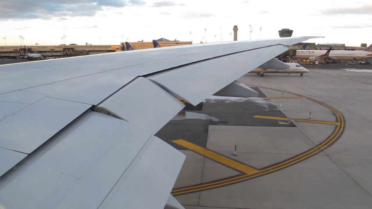 HD Inaugural United Boeing 777-300ER Taxi and Takeoff at Newark - YouTube