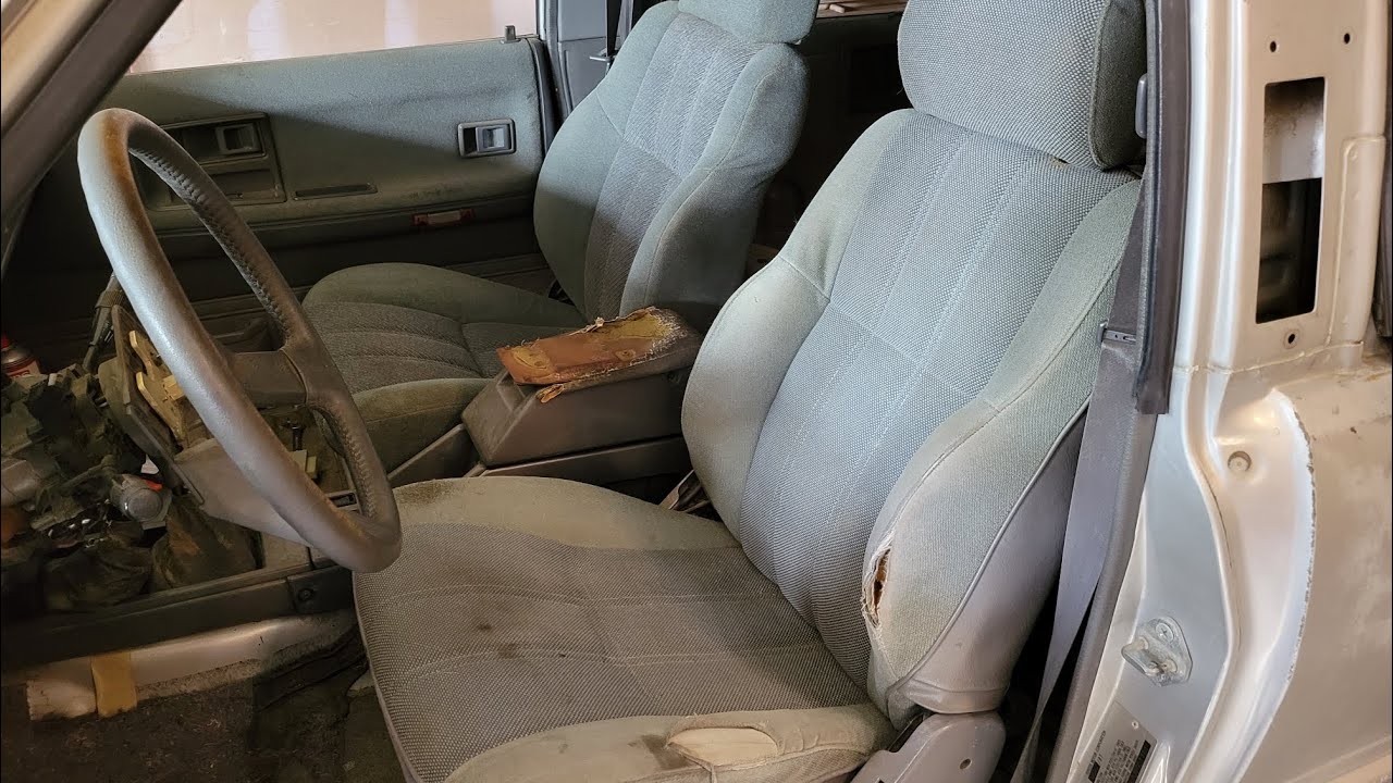 1st gen 1988 Toyota 4runner, Part 3! Getting some of the interior clean ...