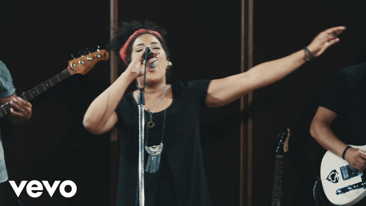 Sarah - Sarah Live Session: Deus No Comando - YouTube