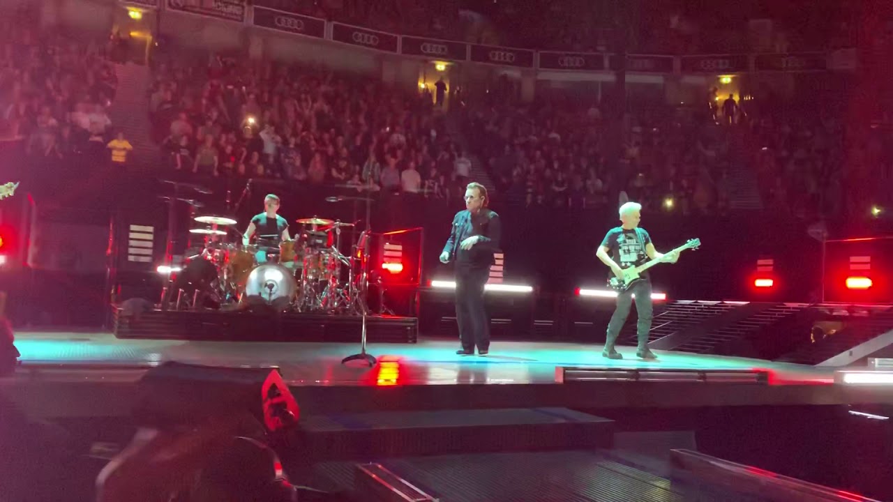 U2 - Zoo Station Live from Manchester Arena 19-10-18 - YouTube