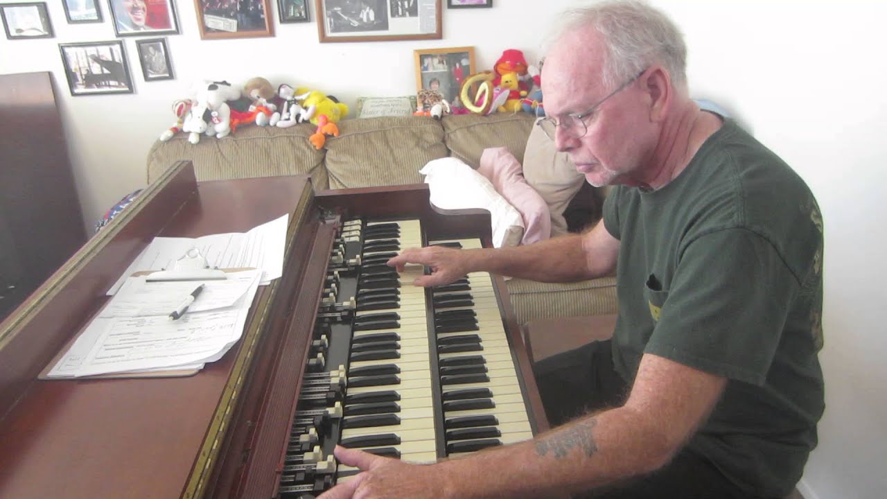 Hammond B3 first notes - YouTube