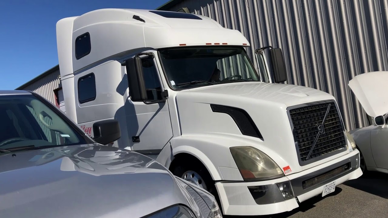 Buying a Volvo VNL 780 Cummins Semi truck - YouTube