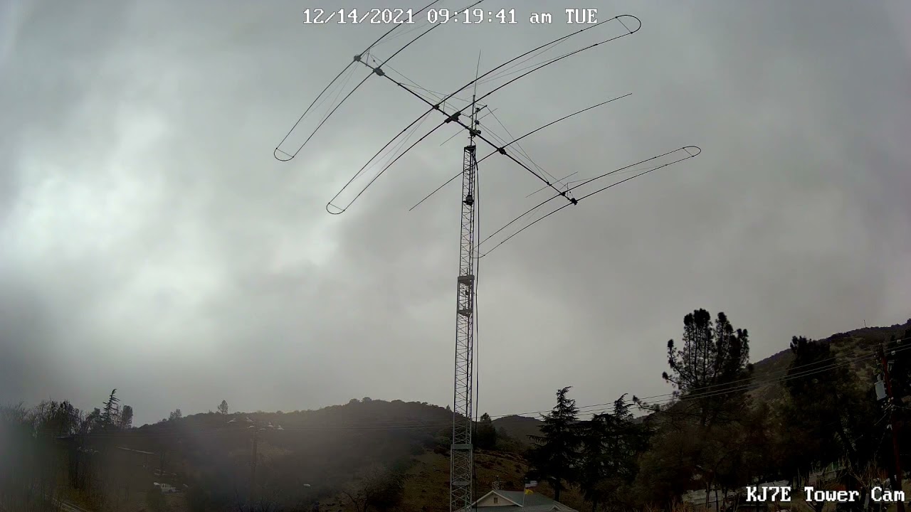 SteppIR DB36 on Tashjian DX70, 40 mph wind gusts - KJ7E - YouTube