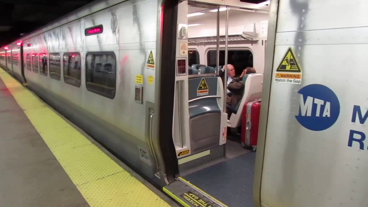 Metro North M7A with Paul the conductor's approval - YouTube
