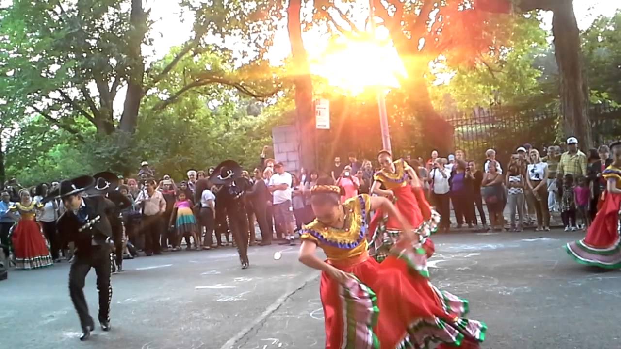 Mexican Dance Ensemble in NY Museum. - YouTube