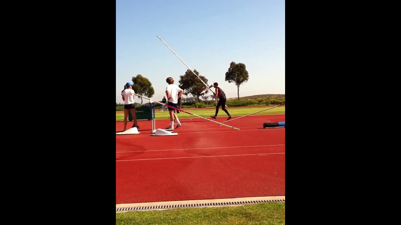 Brad Walker Pole Vault Pole Break 2011 - YouTube