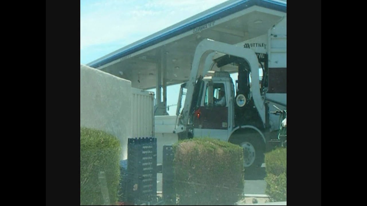 Burrtec Volvo-Wittke CNG Front Loader - YouTube