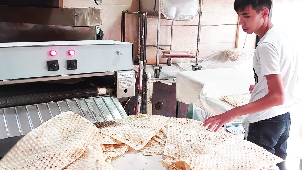 Baking 8000 Yufka Bread by a Single Baker | Traditional Turkish Bread ...
