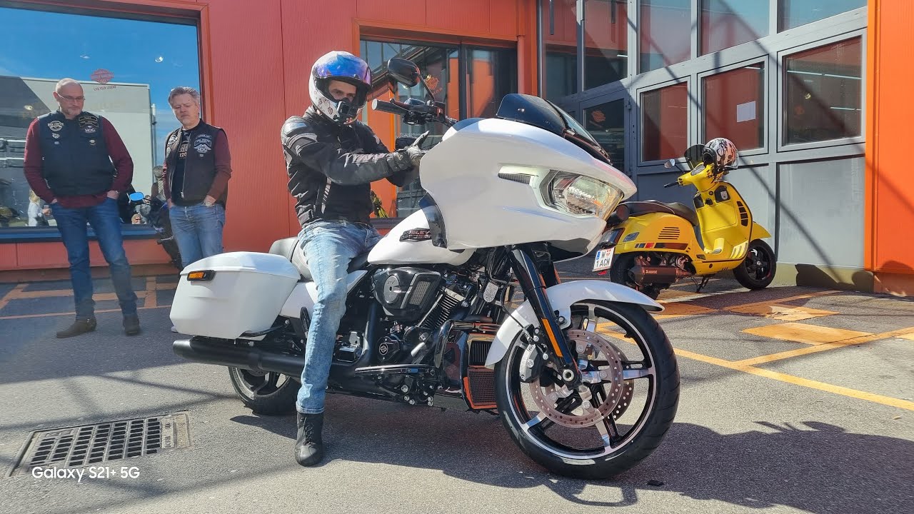 Finally riding a 'real' Motorcycle 💪 - YouTube