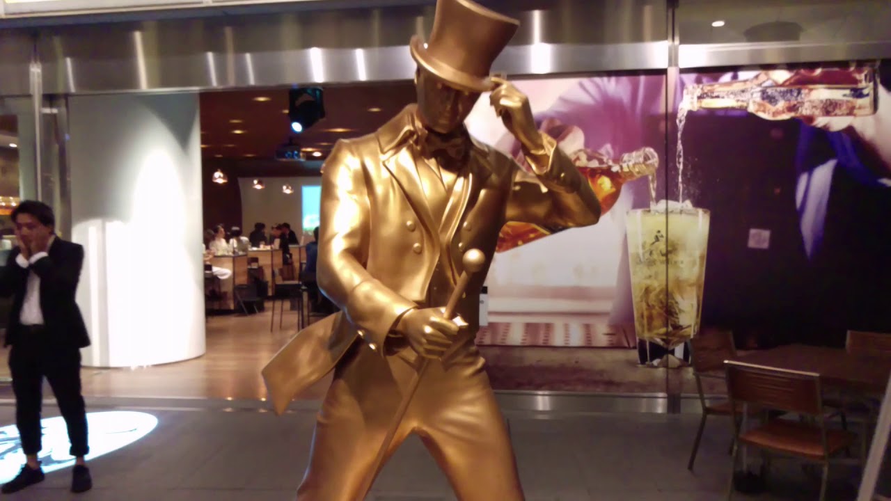 Johnnie Walker face - Roppongi Hills - YouTube