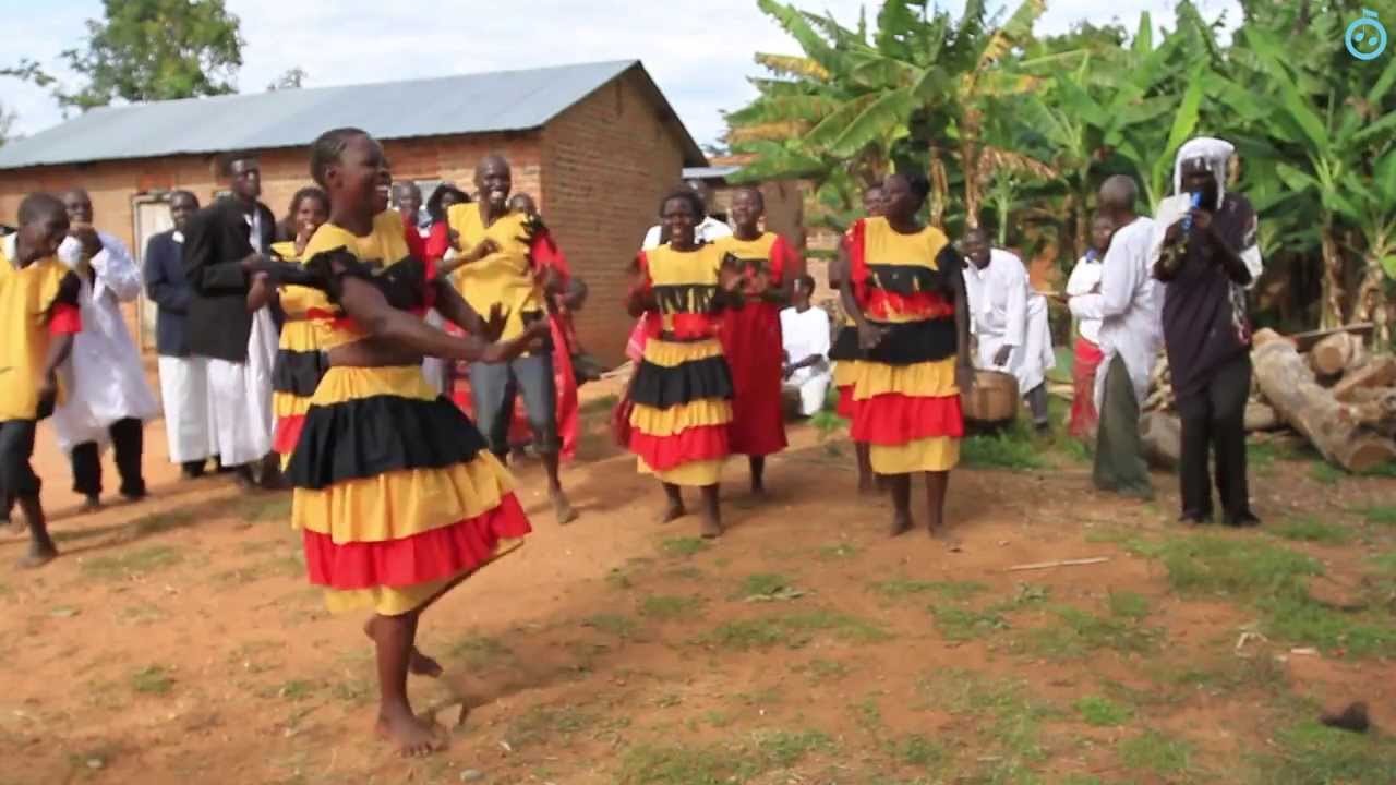 Busolwe Post Test Club - Mabega Dance - The Singing Wells project - YouTube