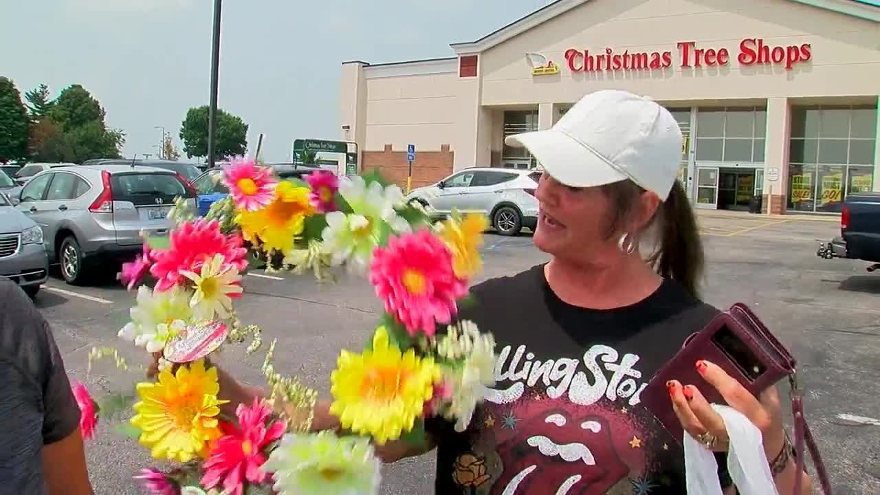 Do store closing sales really save money? - YouTube