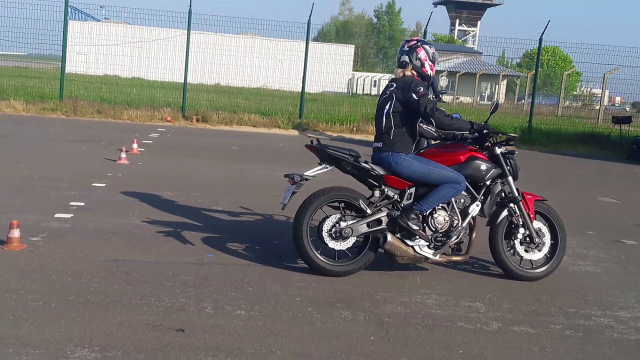 Permis moto : le plateau - YouTube