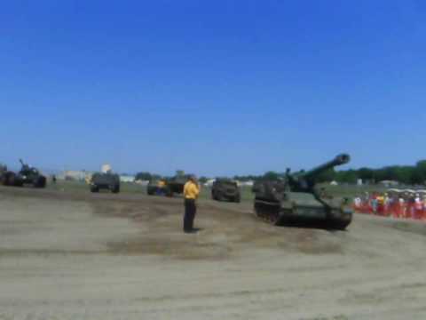 M110 SP Howitzer and M106 mortar carrier. - YouTube