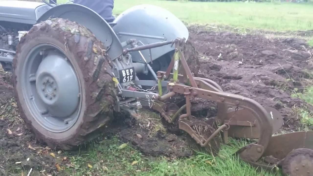 GREY FERGUSON PLOUGHING - YouTube