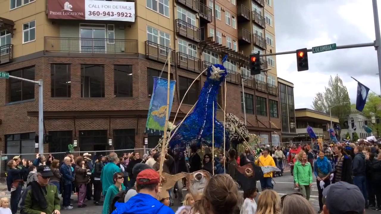 Peacock at the Procession of the Species in Olympia, WA 2016 - YouTube