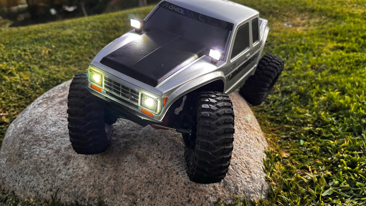 Axial SCX10 III Coyote / My Trick RC Lights - YouTube