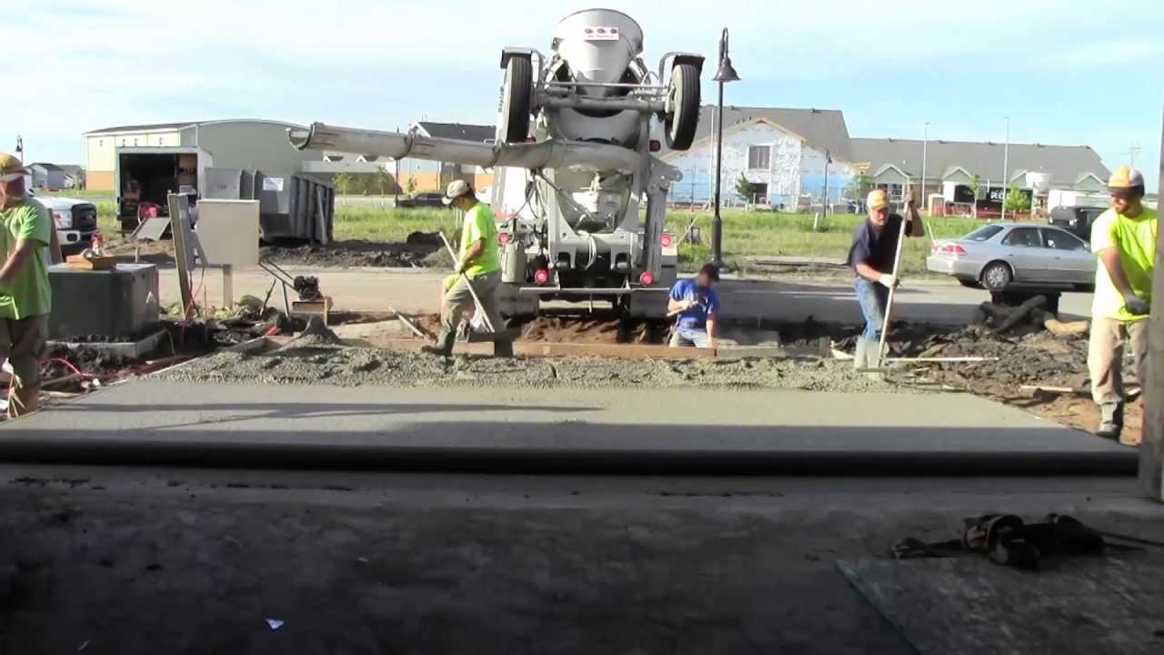OMG Pour! Roller screed Driveway strikeoff in less than 4 minutes ...