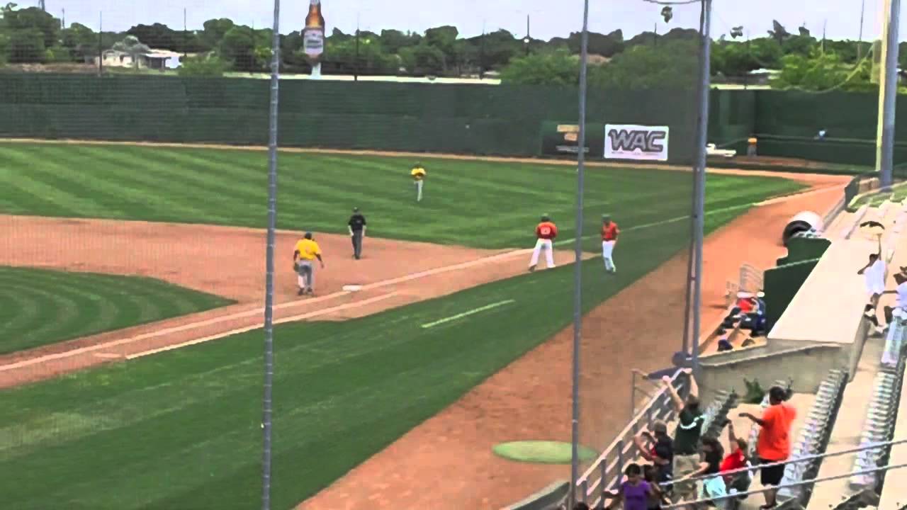 UTPA Baseball Rallies Past Bakersfield - YouTube