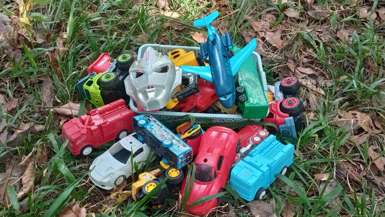 Mencari Mainan di Kebun - Mainan Beko Besar, Tank Baja, Truk Box, Truk ...