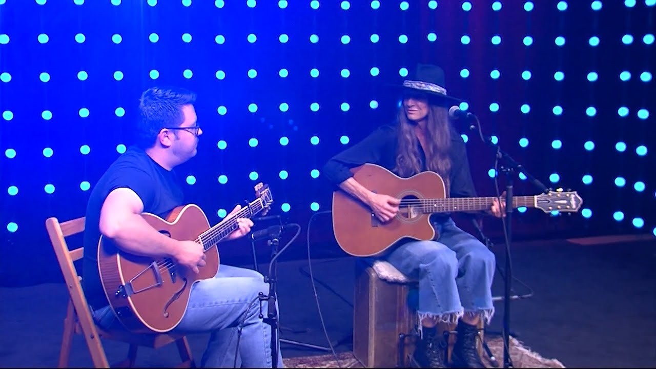 Folk Singer Songwriter Cathy Jane Performs On The MSA Stage - YouTube