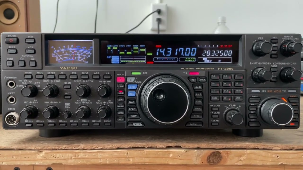 Yaesu FT-2000D, 200W Transceiver - YouTube