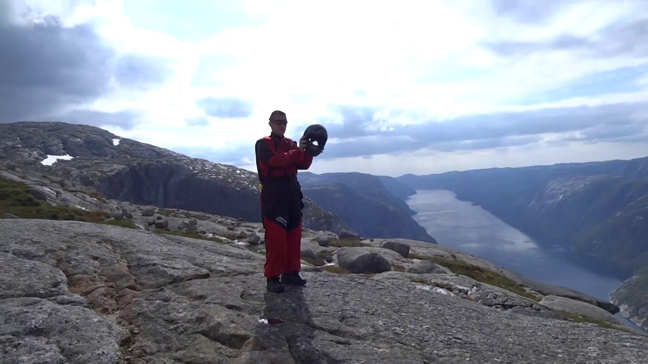 Base-Jump Kjerag 2018 - YouTube