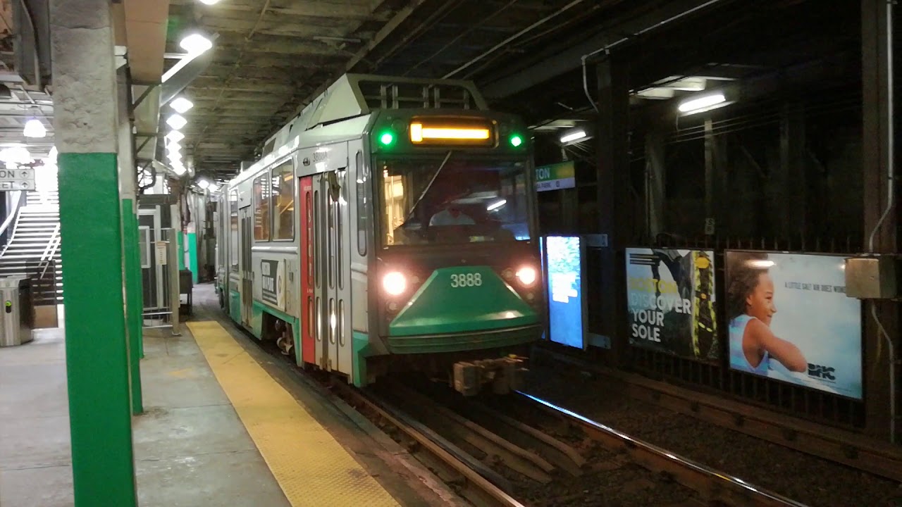 Boston: Green Line streetcar approaching Boylston station - YouTube