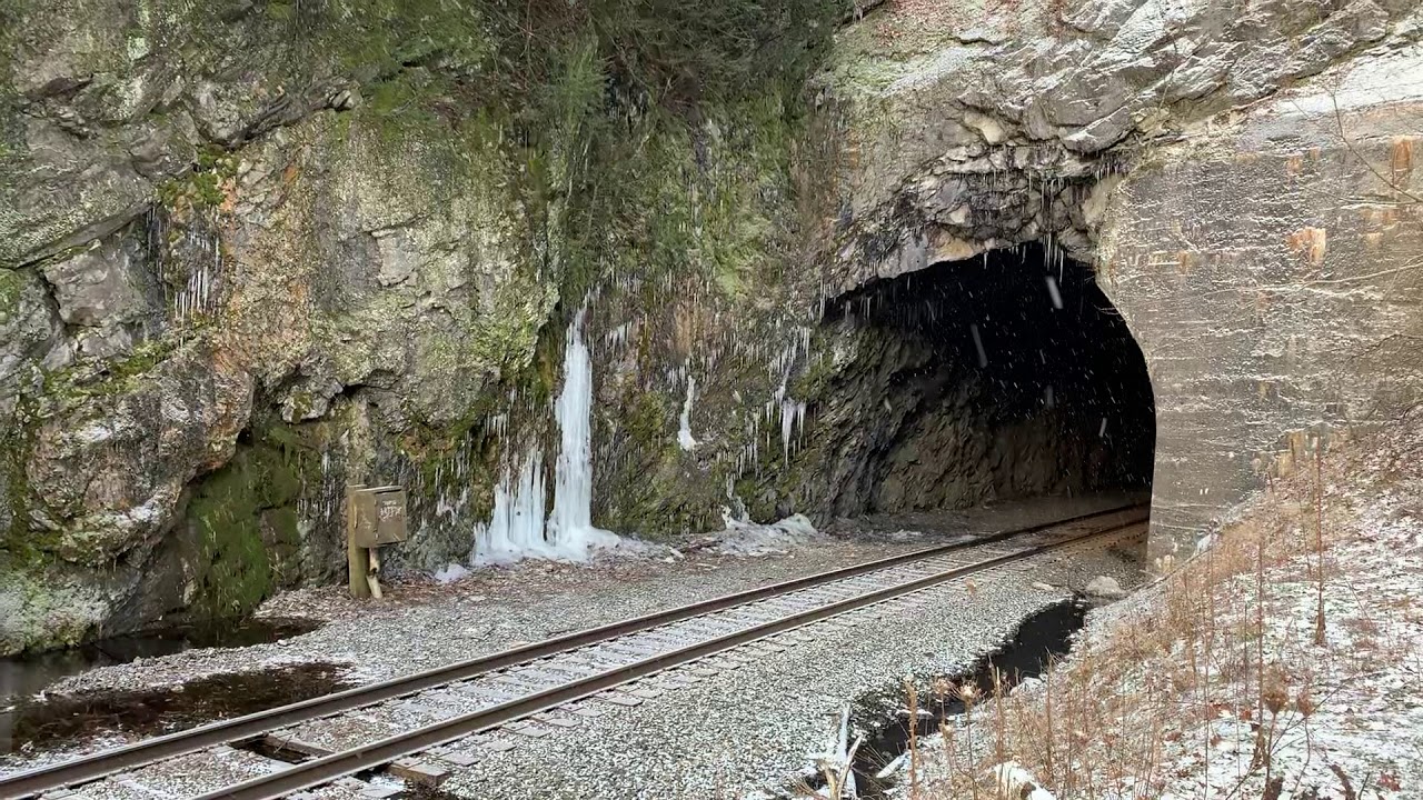 CSX Mixed Freight exiting State Line Tunnel - YouTube