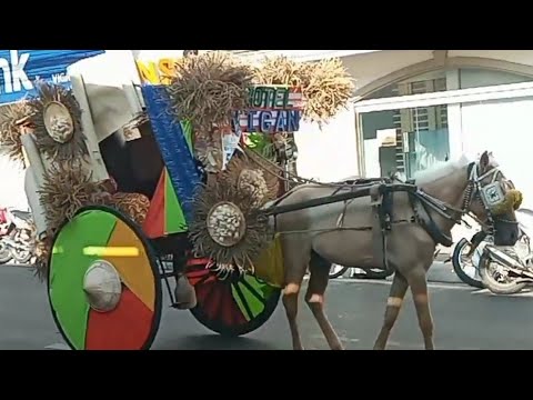 Binatbatan Festival, Kalesa Parade - YouTube
