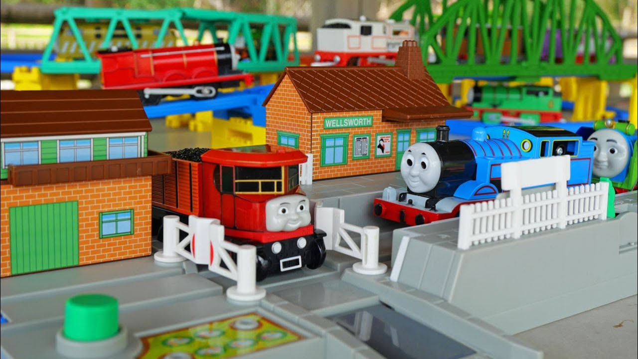 Thomas the Tank Engine 3D Plarail Course ☆Railway crossing and running ...