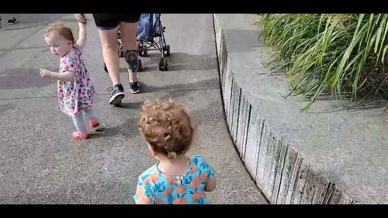 Helen, Solly, Thera at the Zoo - Sept '22 - YouTube