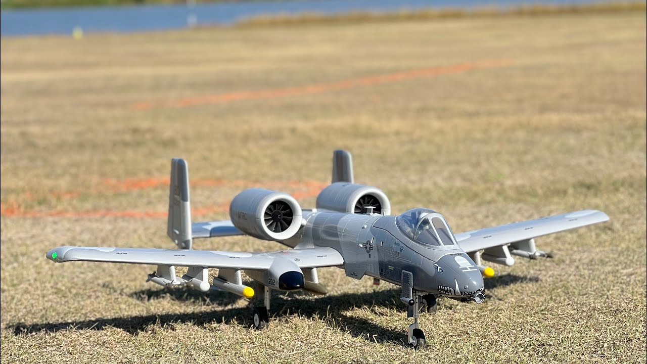 Ripping balls in the E-Flite A-10 twin 64mm - YouTube