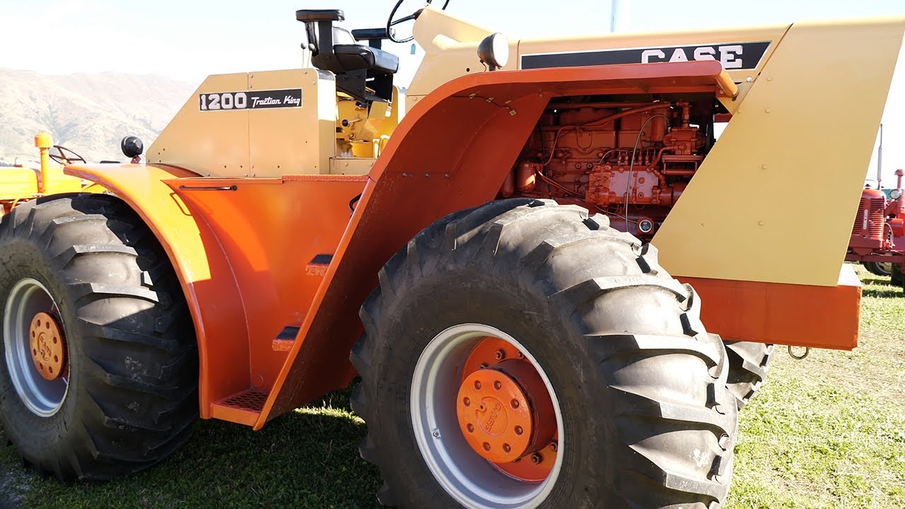 1966-69 Case 1200 Traction King Tractor at Wheels at Wanaka 2023 - YouTube