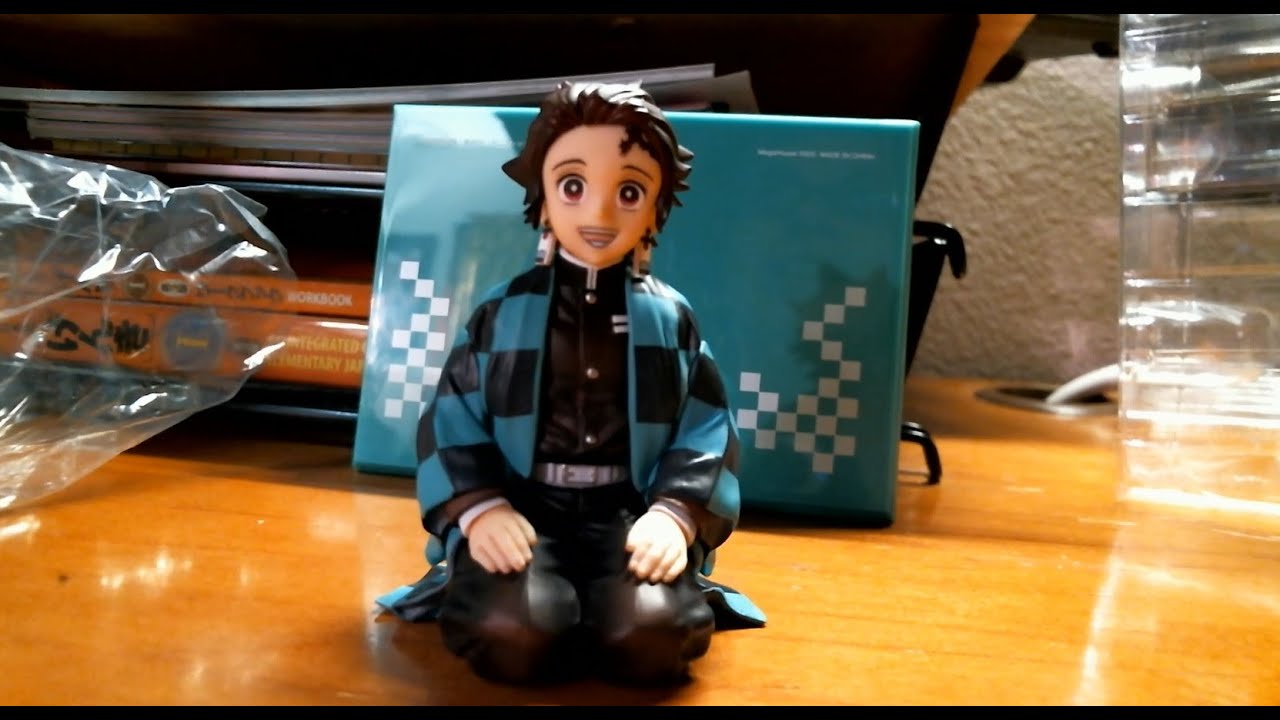 Kimetsu no Yaiba Tanjiro sitting figure unboxing - YouTube