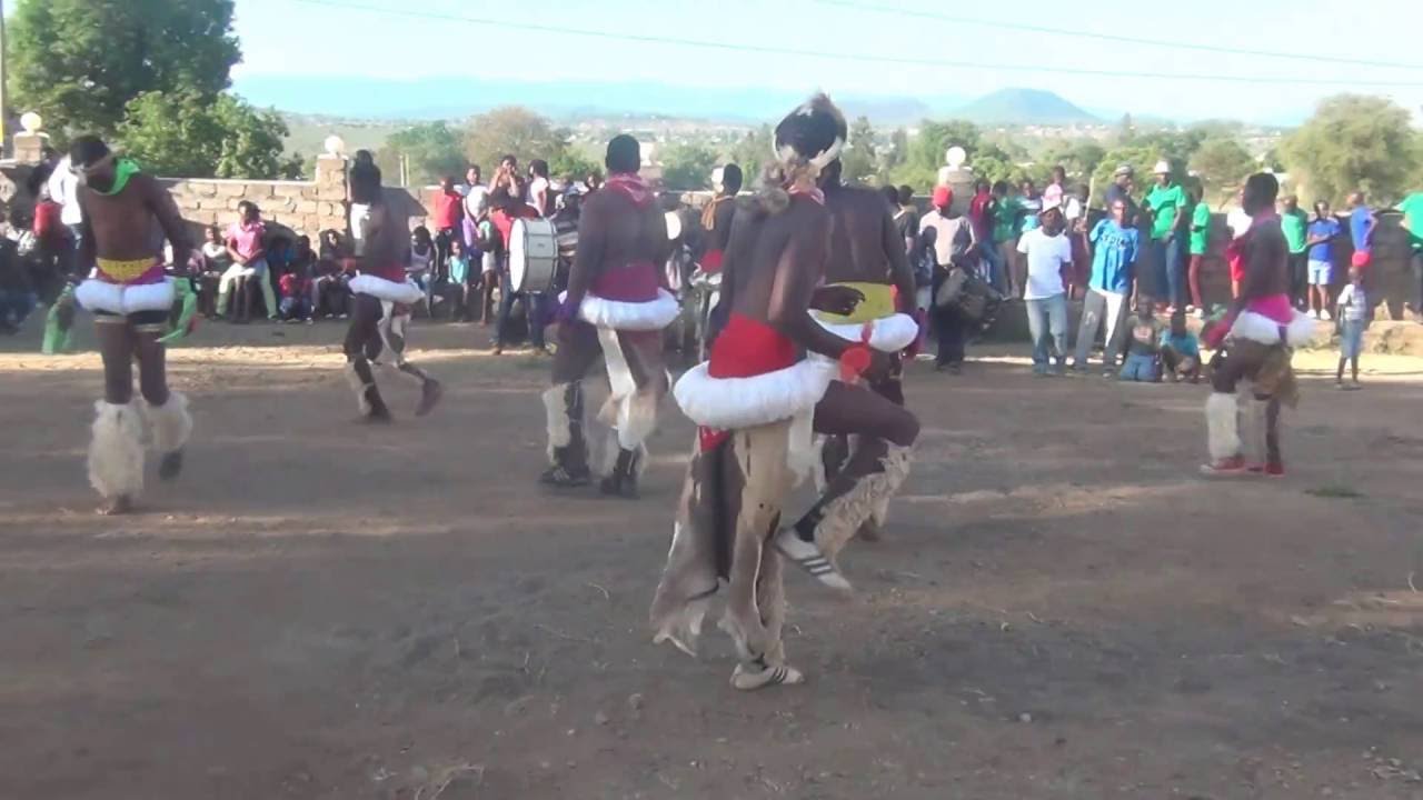 Traditional Tsonga Dance - YouTube
