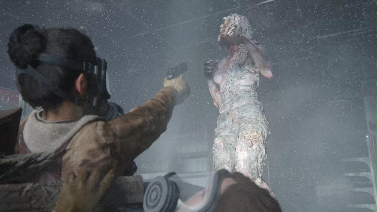 "¡Escena de pánico! Ellie al borde de ser devorada por un infectado ...