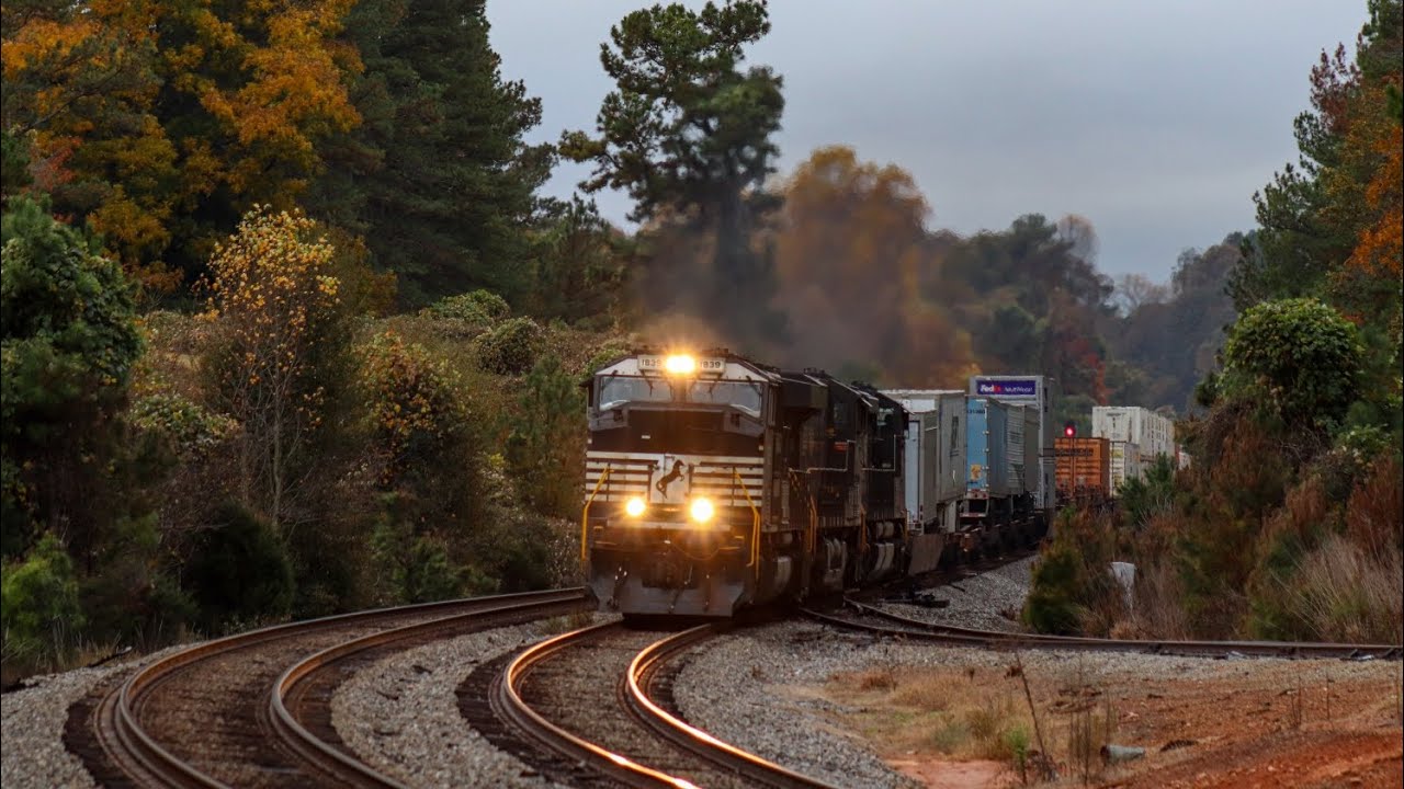 NS SD70ACC #1839 leads 24X - YouTube