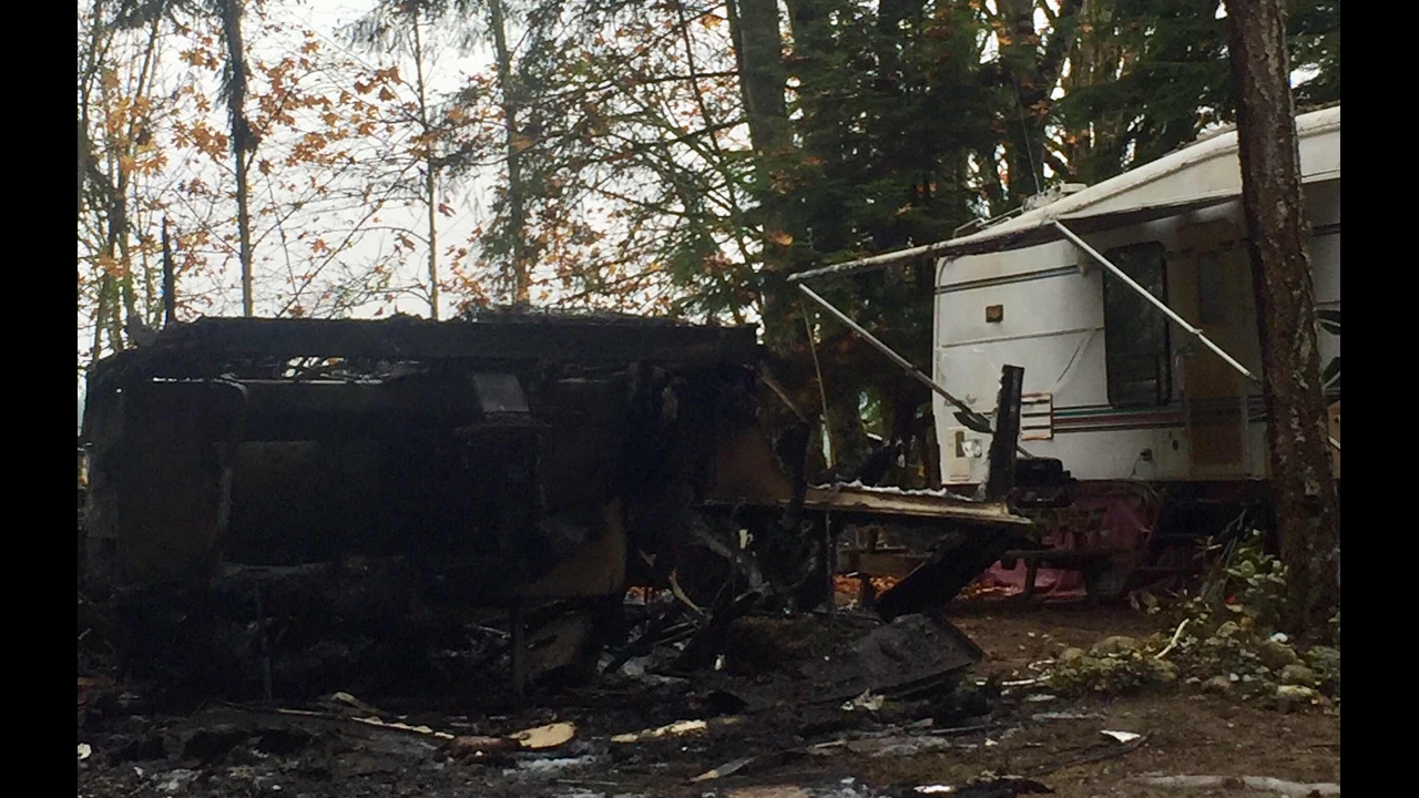 5th wheel on fire while camping. Blown up - YouTube