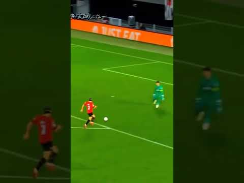 Luan Peres Golü Engellemeye çalışırken direğe çarptı ve sakatlandı