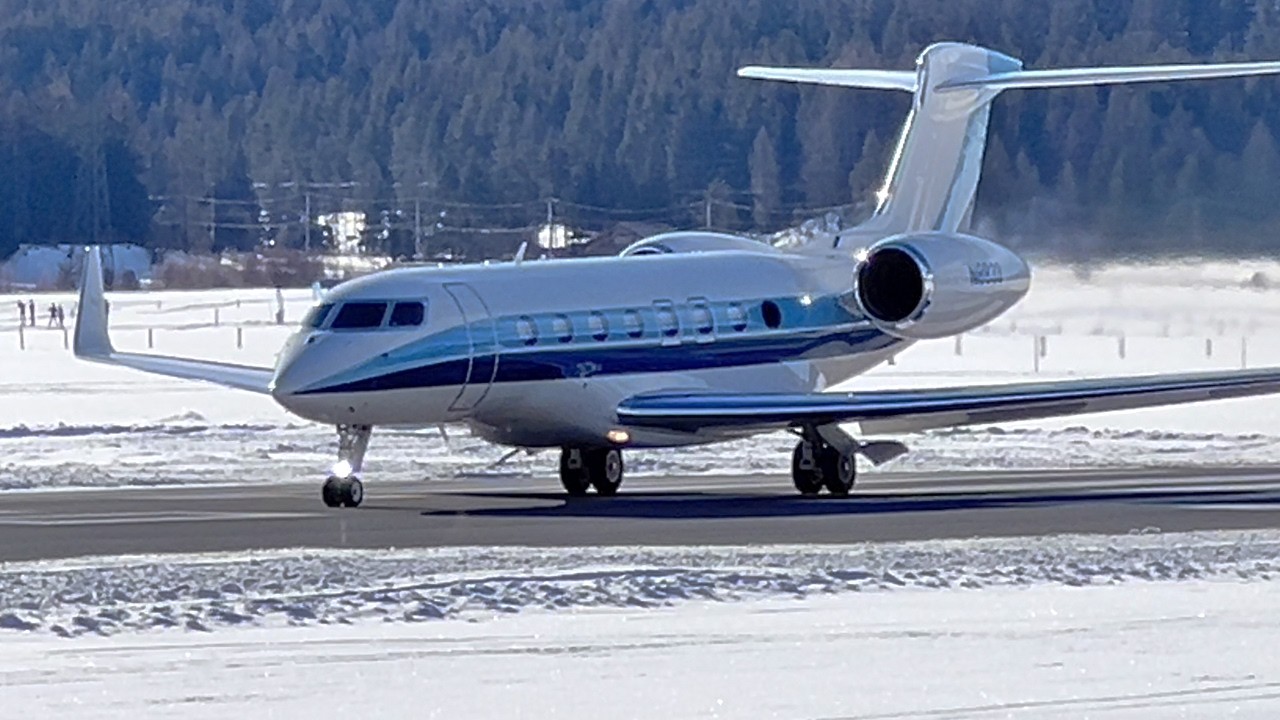 Gulfstream G650 Snow Takeoff St. Moritz Engadin Airport / Samedan 24.1. ...