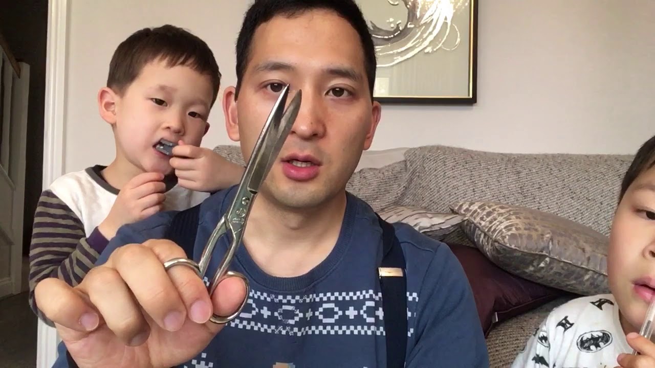 How to use scissors as a left-handed person - YouTube