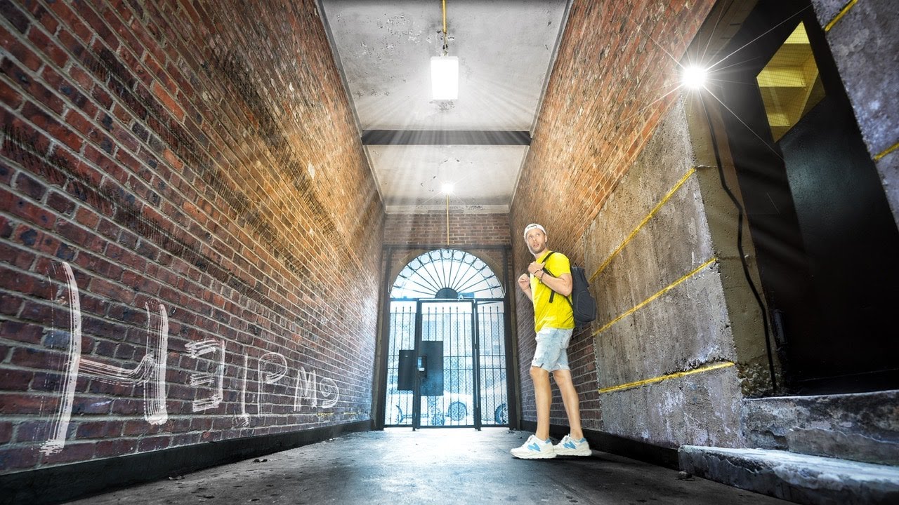 This NYC Apartment’s SO CREEPY… The Last Renter Went Crazy - YouTube