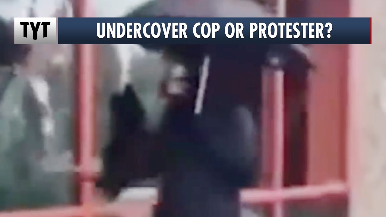 Undercover Cop Breaking Windows In Minneapolis? - YouTube