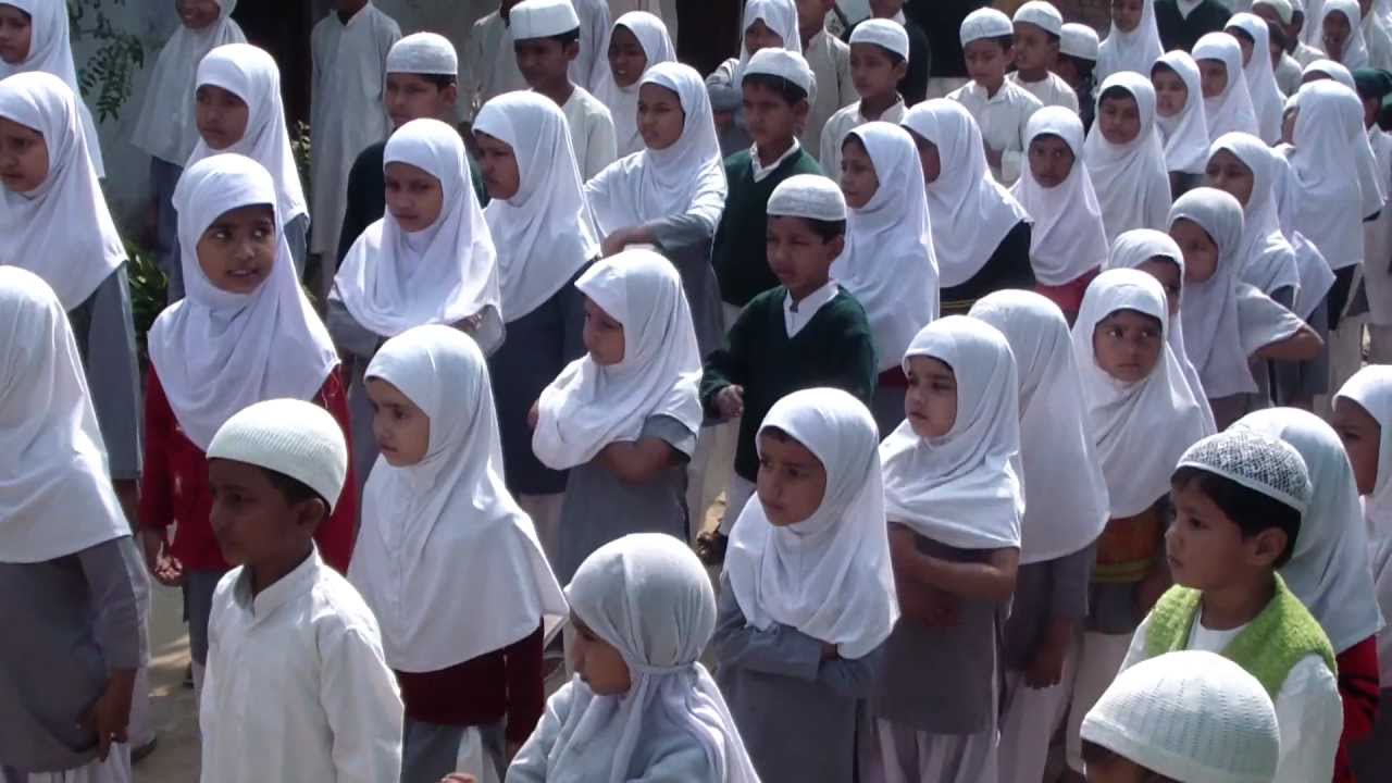Tarana-e-Hindi at Rabia Memorial School, Fatehpur Mau (UP) India - YouTube