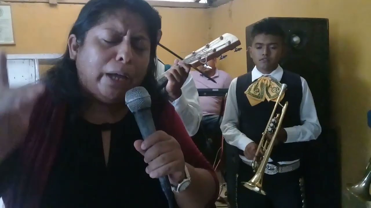 La hermana Elizabeth Zarate cantando con mariachis 20/05/21 - YouTube