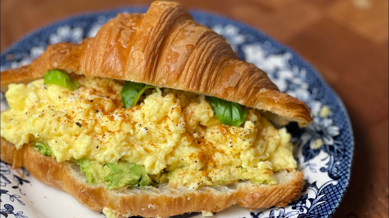 French Scrambled Eggs بيض سكرامبلد او مخفوق بالطريقة الفرنسية Youtube