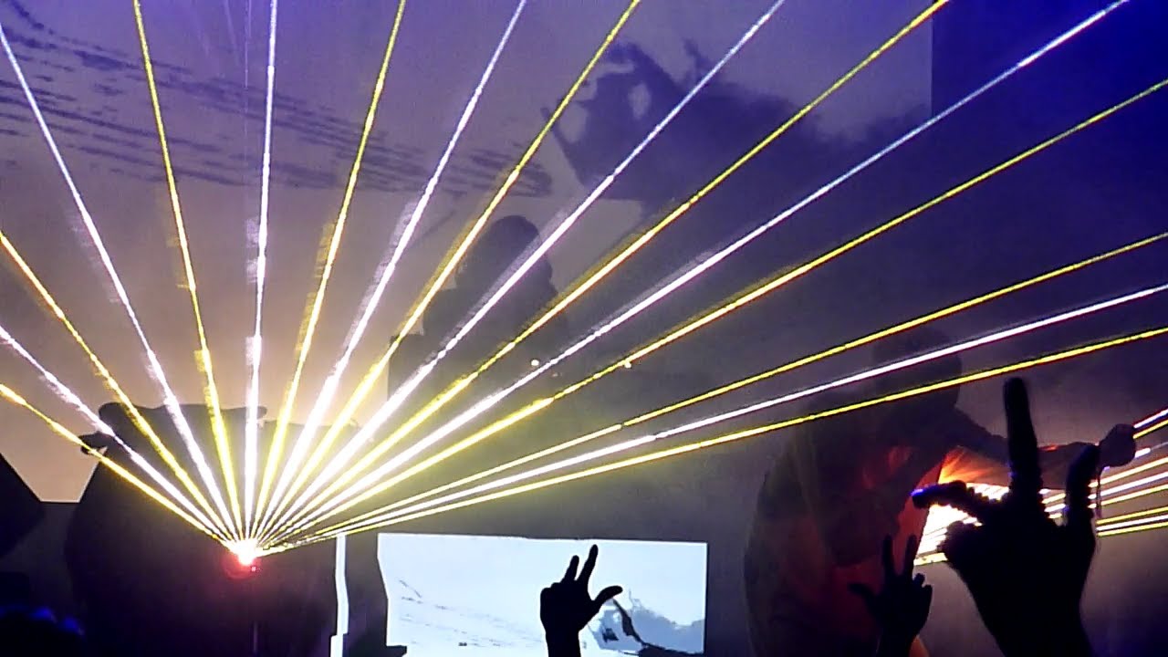 Aphex Twin - Beat Boy \ Meltphace 6 \ Blue Calx - LED 2010 (5/9) - YouTube