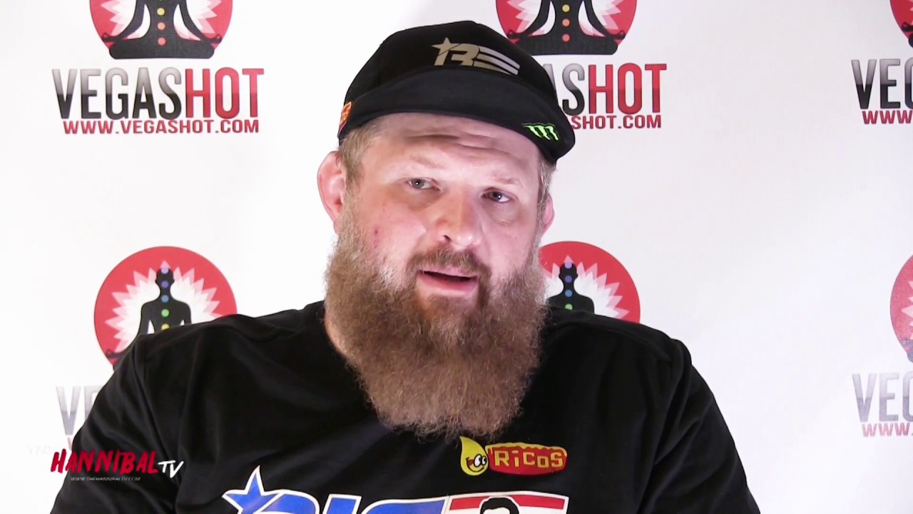 Roy Nelson on people that say he's Fat - YouTube