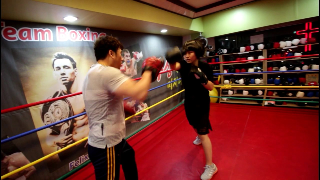 14살 소녀의 파워 복싱 미트 훈련! 14 years old boxing mitt training! - YouTube